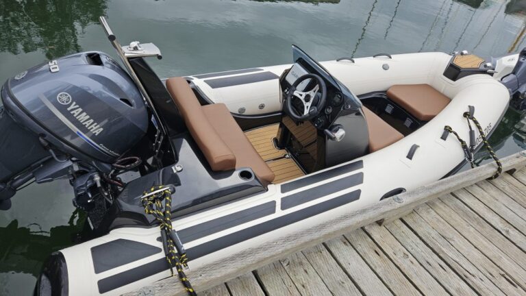 Embrace your Inner Captain with our Small Boat Rentals